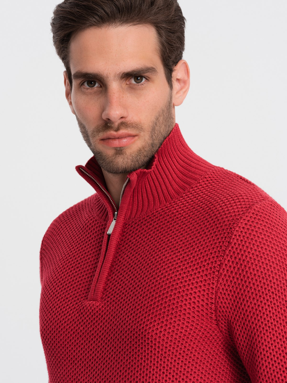 Men's knitted sweater with spread collar - red V8 OM-SWZS-0105 | Ombre ...